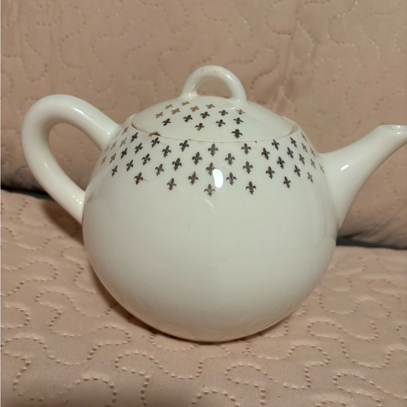 unbranded | Kitchen | Ceramic White Tea Pot Gold Stars Round Spout ...